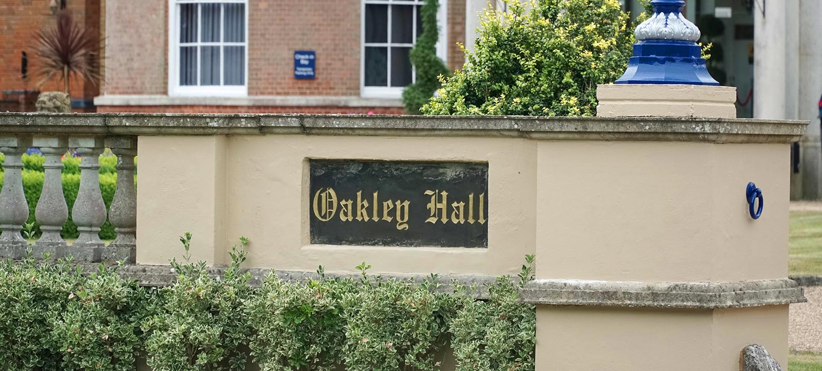 Oakley Hall Basingstoke • Pine Ridge